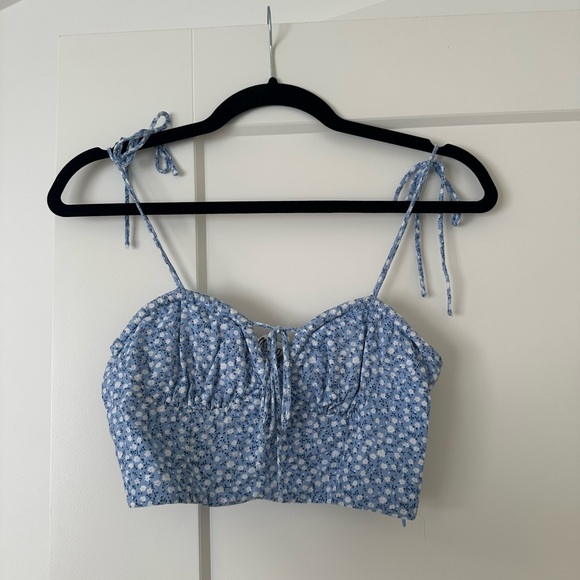 Princess Polly | Tops | Princess Polly Blue Floral Crop Top | Poshmark